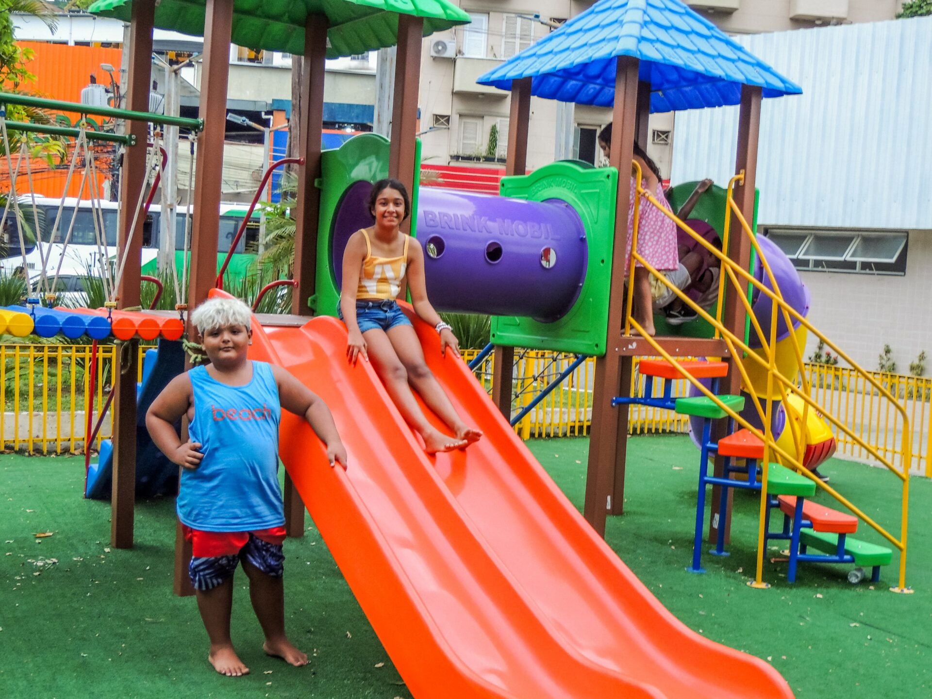 Parquinho Dona Nina vira ponto de encontro das férias escolares em ...